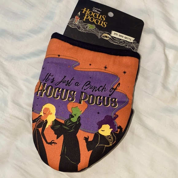 Disney | Kitchen | New 2 Pack Of Disney Hocus Pocus Mini Oven Mitts ...